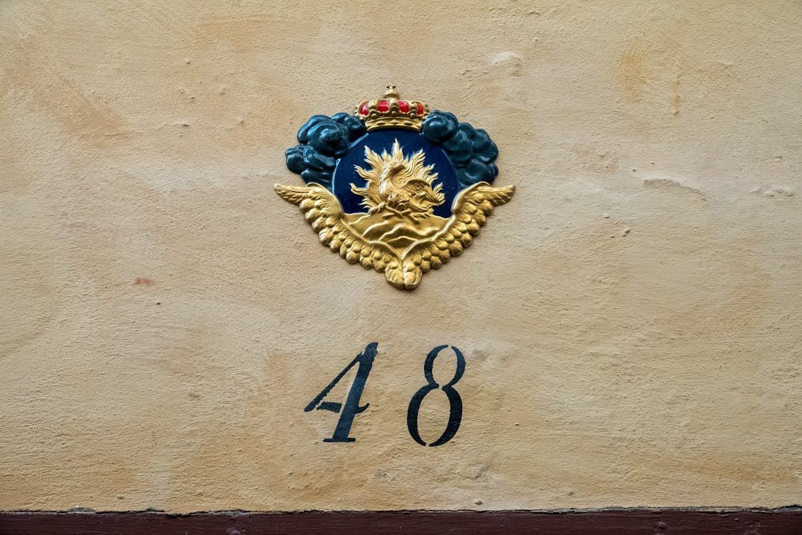 Why Your Family Crest May Look Different Online – Crests & Arms