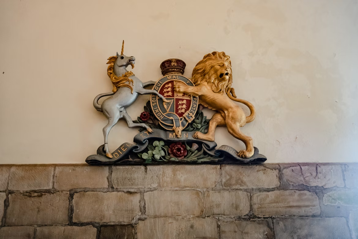 An Introduction to Irish Family Crests and Coats of Arms – Crests & Arms